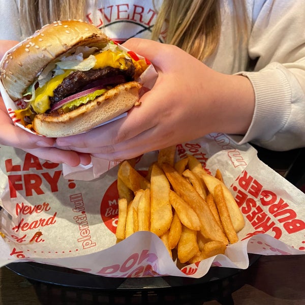 Red Robin Gourmet Burgers and Brews - Burger Joint in Simi Valley