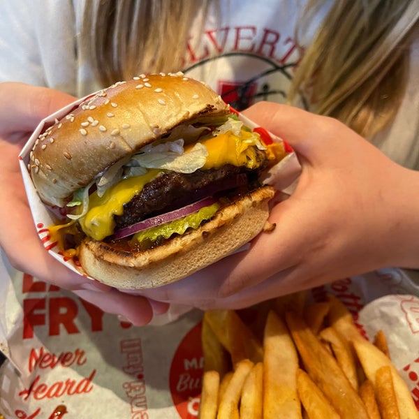 Red Robin - Burger Joint in Simi Valley