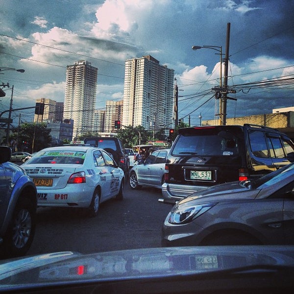 Stoplight JP Rizal and Makati Ave Intersection - Road in Poblacion