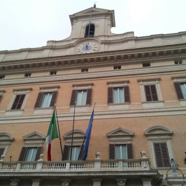 Piazza di Montecitorio - Plaza in Roma