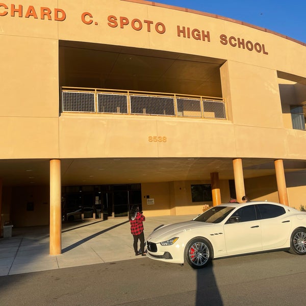 Richard C. Spoto High school - 245 ziyaretçidan 1 tavsiye
