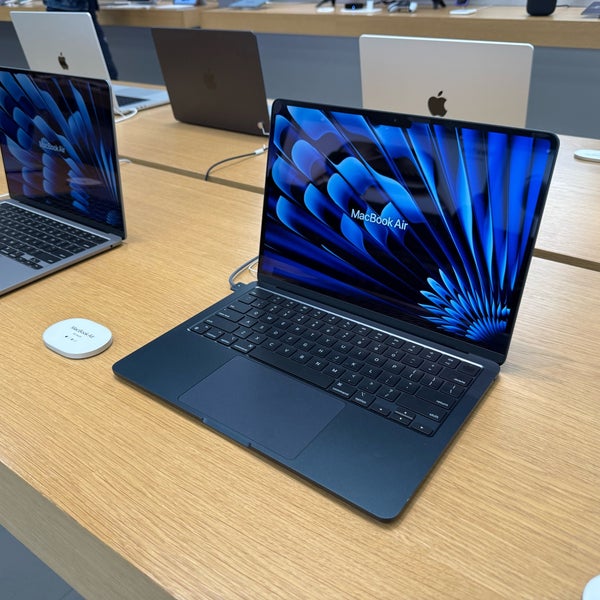 Apple Pasadena - Old Pasadena - 54 West Colorado Boulevard