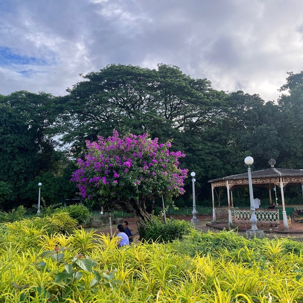 Hanging Gardens - Park in Mumbai