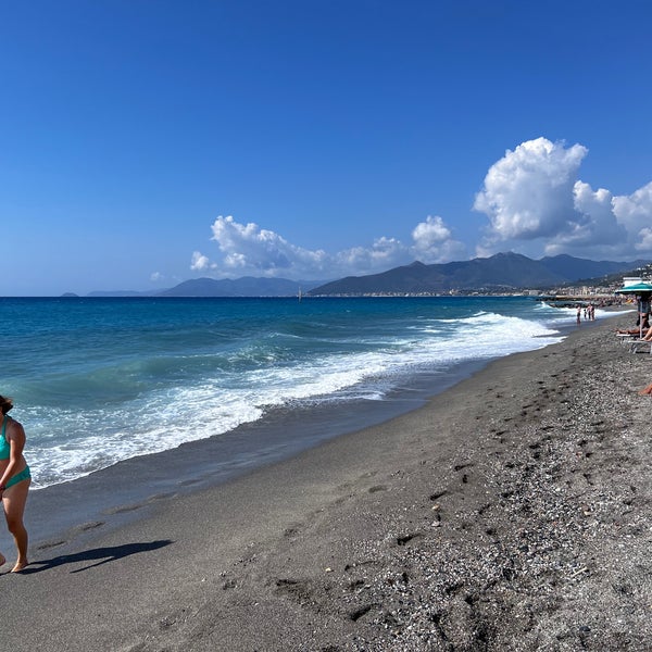 Spiaggia Libera Varavi - Borgio Verezzi, Liguria