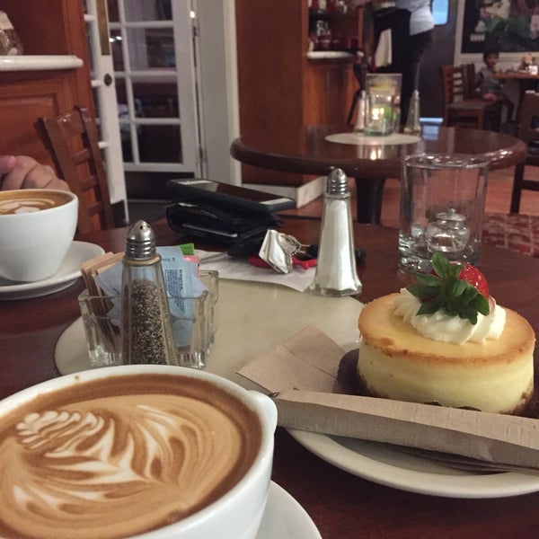 Urth Caffé - Café