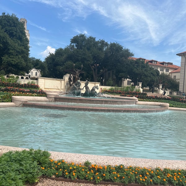Littlefield Fountain - Fountain in University of Texas-Austin