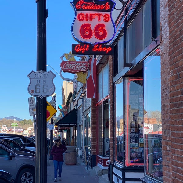 Cruiser's Cafe 66 Bar & Grill - American Restaurant in Williams