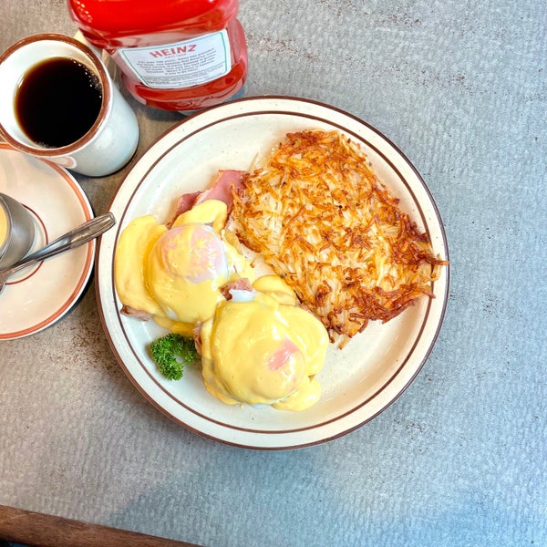 Denny's - Breakfast Spot in Victoria Quarter