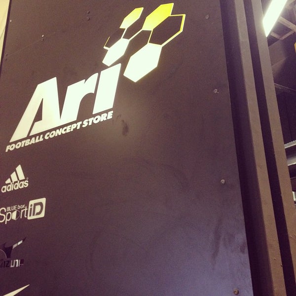 Ari football Concept Store - บางกะปิ - The Mall Bangkapi