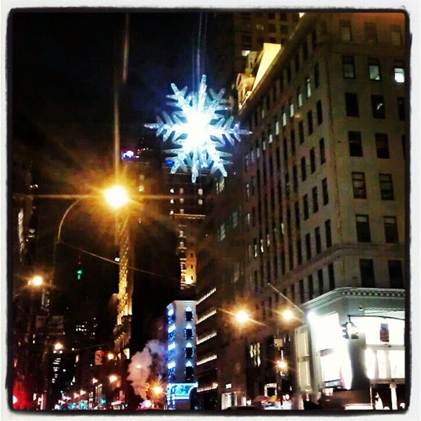 Snowflake at 57th Street & Fifth Avenue (Now Closed) - Scenic Lookout ...