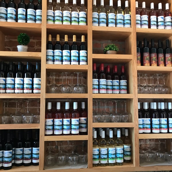 Wide River Winery Tasting Room - 106 N Cody Rd