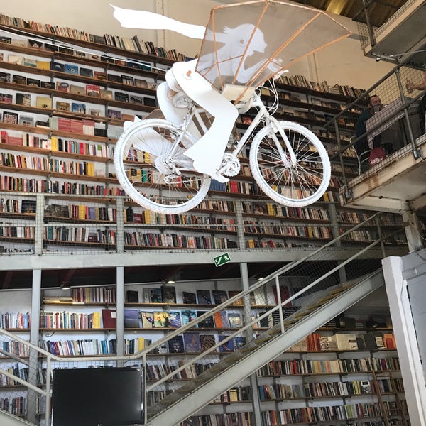 Ler Devagar - Bookstore in Alcântara