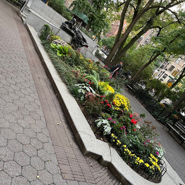 Straus Park - Park in New York