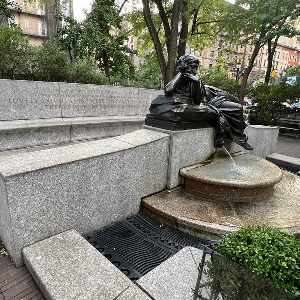 Straus Park - Park in New York