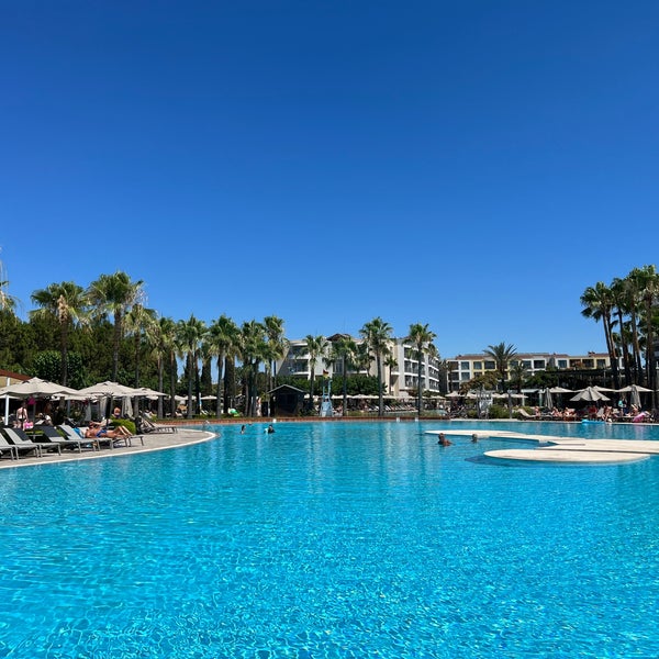 Lara Barut Collection