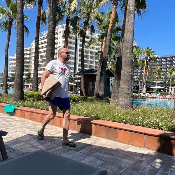 Lara Barut Collection