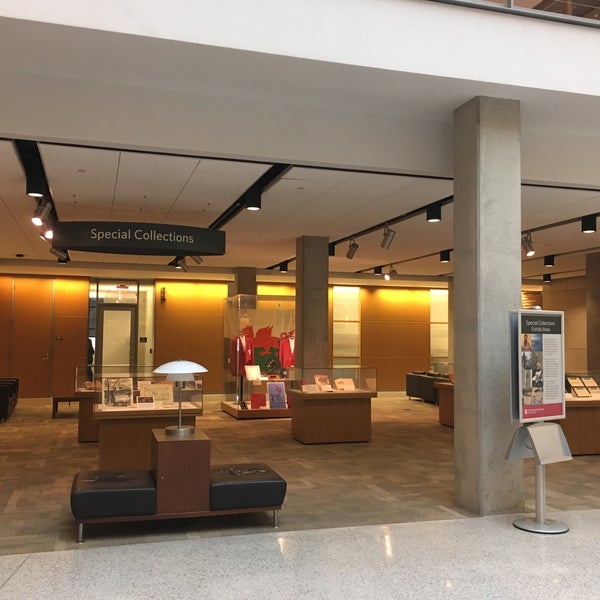 Photos at William Oxley Thompson Memorial Library - College Library