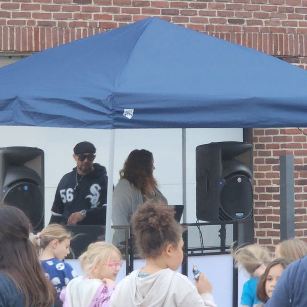 Hauser Junior High School - Riverside, IL