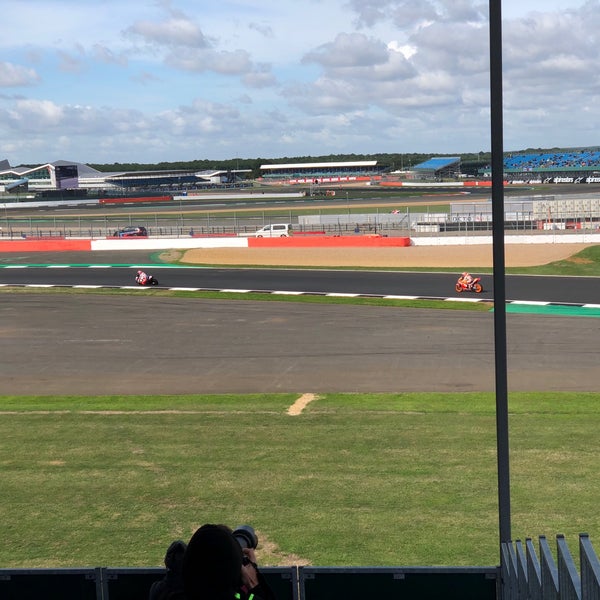 Becketts Grandstand - Race Track in Towcester