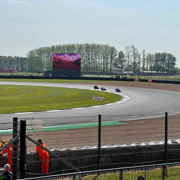 Luffield Grandstand - 8 tips