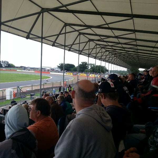 Luffield Grandstand - 8 tips