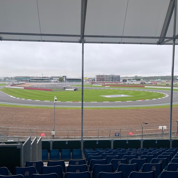 Luffield Grandstand - 8 tips