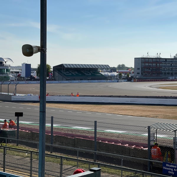 Luffield Grandstand - 8 tips