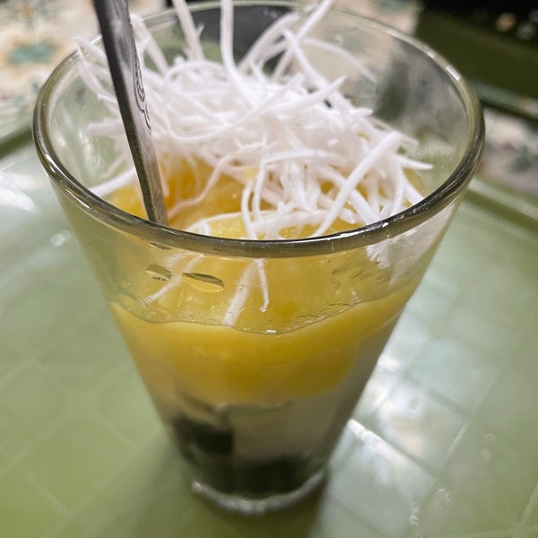Xôi chè Bà Thìn - Dessert Shop in Hanoi