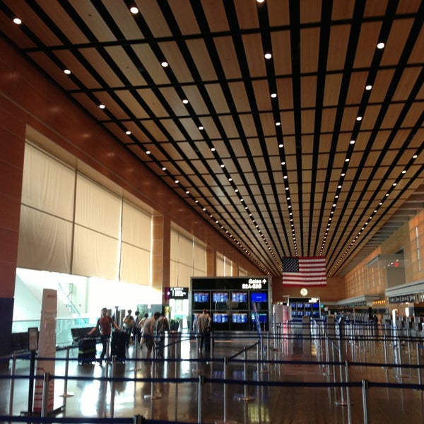 Photos at Boston Logan International Airport (BOS) - Airport in ...