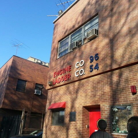 FDNY Engine 96/Ladder 54 - Fire Station in Bronx