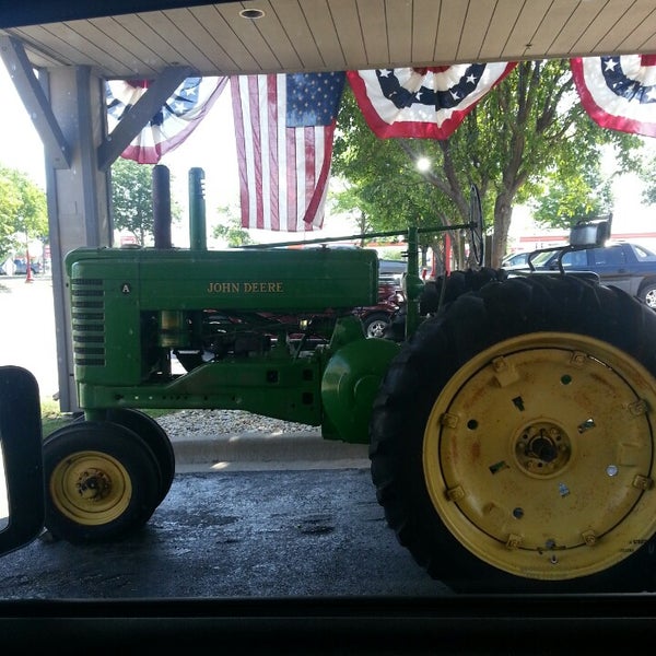 Machine Shed Restaurant - 32 tips