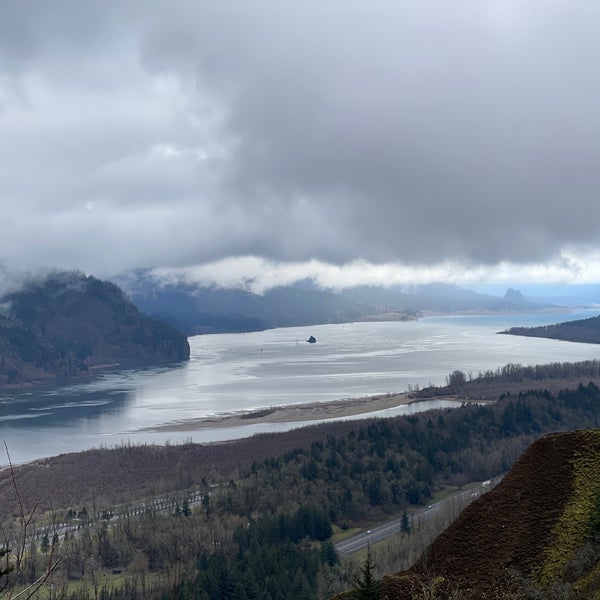 Crown Point Vista House - Scenic Lookout in Corbett