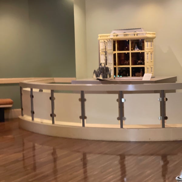 Mini-time Machine Museum of Miniatures - History Museum