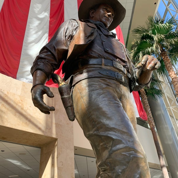 John Wayne Statue - Monument in Santa Ana
