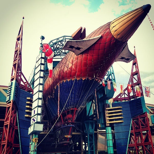 Videopolis Theatre - Discoveryland®