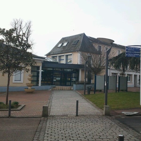 Mairie de Oissel - 1 tip