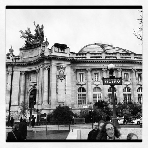 Photos at Place Clemenceau - Champs-Élysées - Paris, Île-de-France
