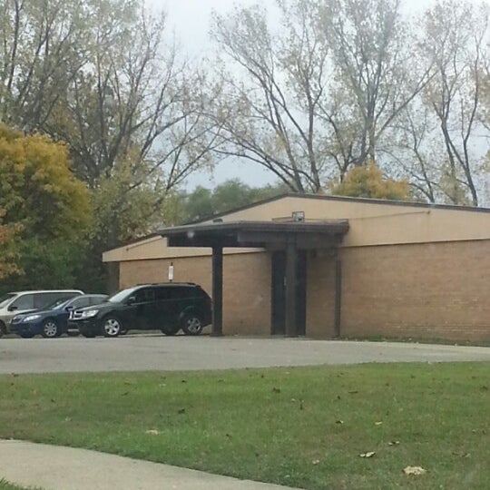Einstein Elementary School - Elementary School in Oak Park