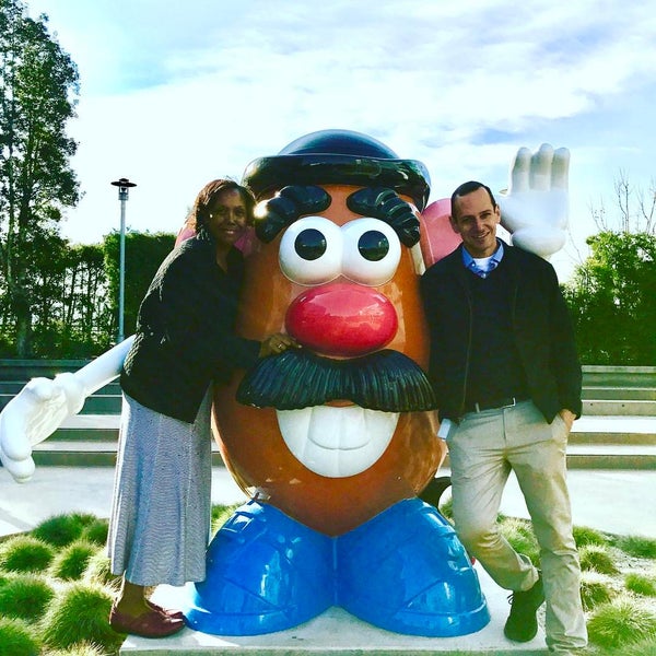 Hasbro Studios - 98 visitantes