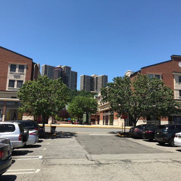 Edgewater Towne Center - 900 River Rd
