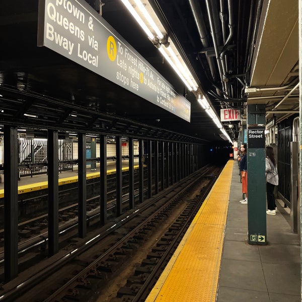 MTA Subway - Rector St (R/W) - Metro Station in New York