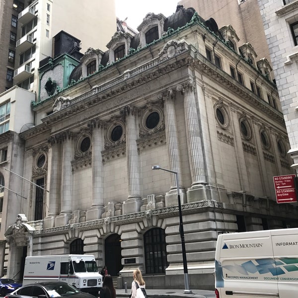 Chamber of Commerce - Structure in Financial District