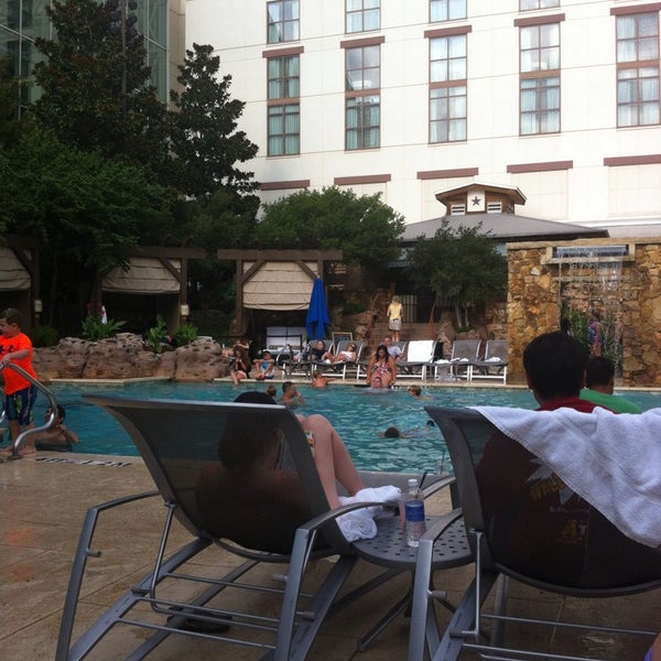 Outdoor Pool - Gaylord Texan - Grapevine, TX