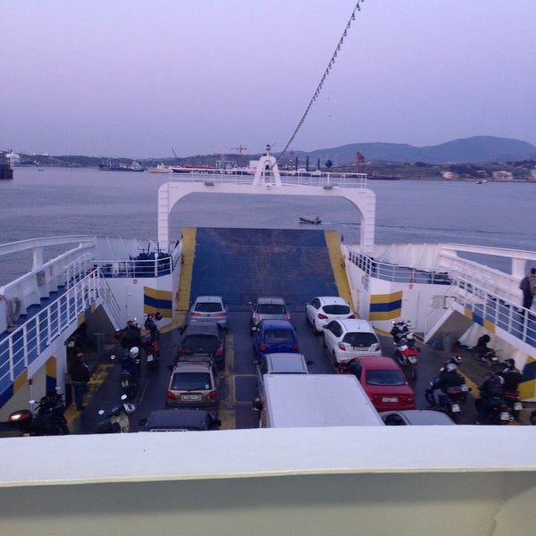 Ferry Boat Πέραμα-Παλούκια - Boat or Ferry