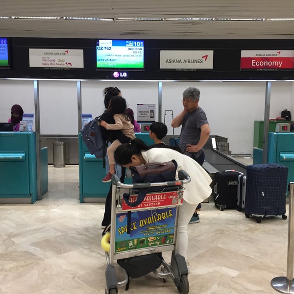 Asiana Airlines Check In Counter Clipart