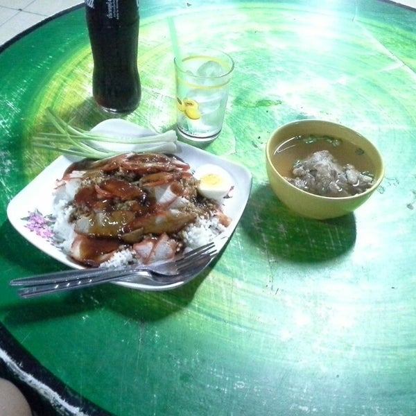 ราชาบะหมี่เกี๊ยวหมูแดง หมู่บ้านเคหะธานี 4 - Food Truck in Saphan Sung