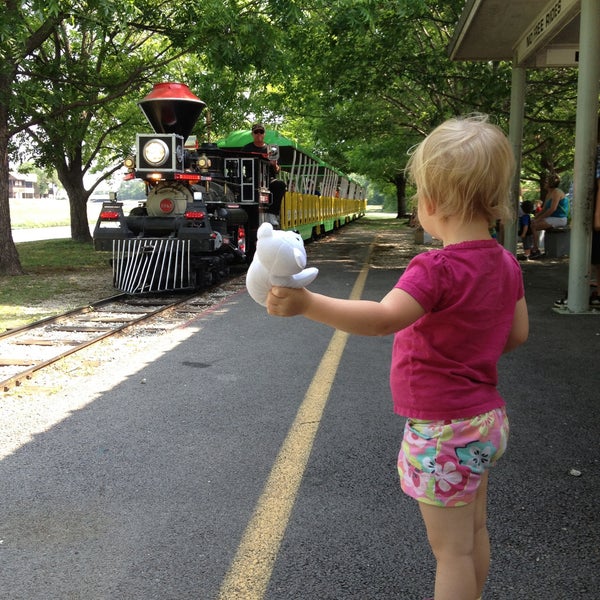Forest Park Miniature Train - Arts and Entertainment