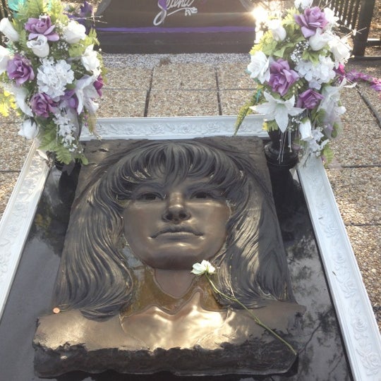 Photos at Selena Gravesite - Cemetery in Corpus Christi