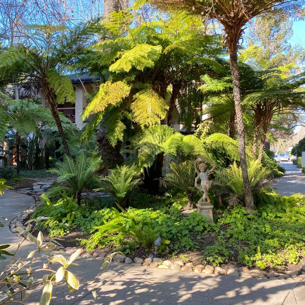 Wine & Roses Hotel Restaurant Spa - 2505 W Turner Rd