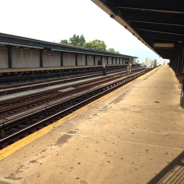 MTA Subway - Junius St (3) - Metro Station in Brooklyn